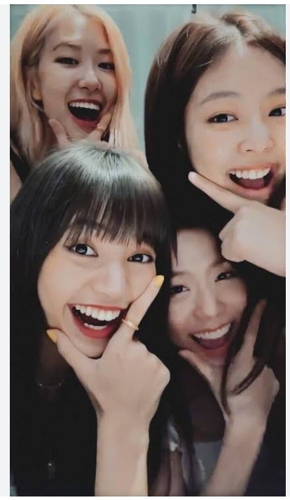 BLACKPINK Community Post - BLACKPINK 🖤🩷 • Are you the soul because you ...