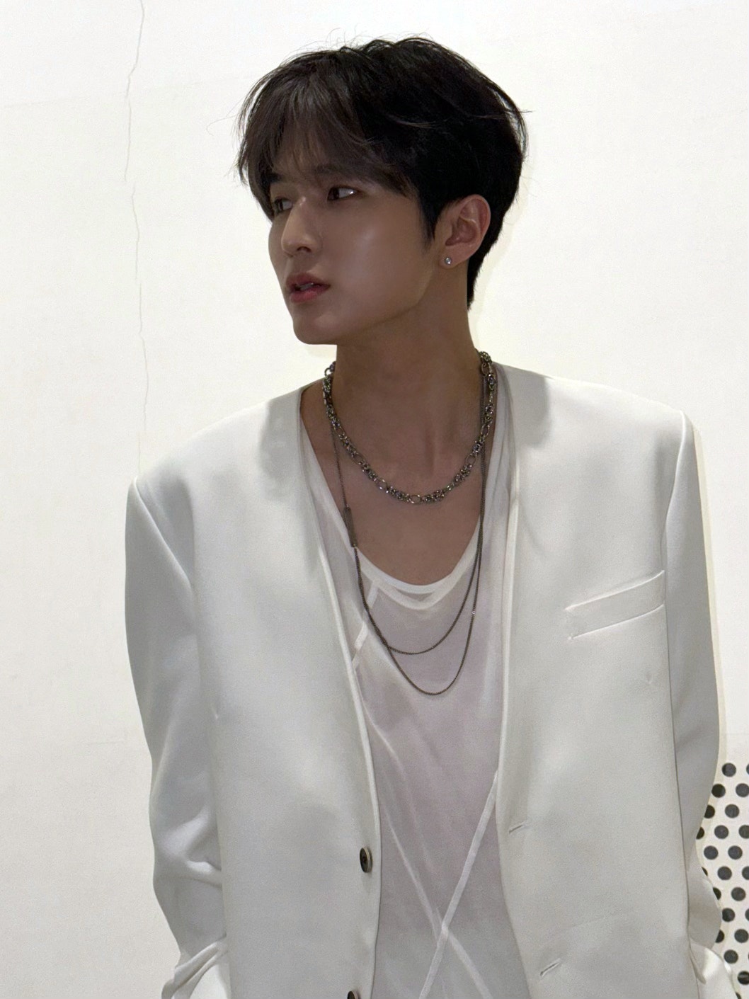 WHIB Community Post - 빛이 필요해 ️ - UGEON