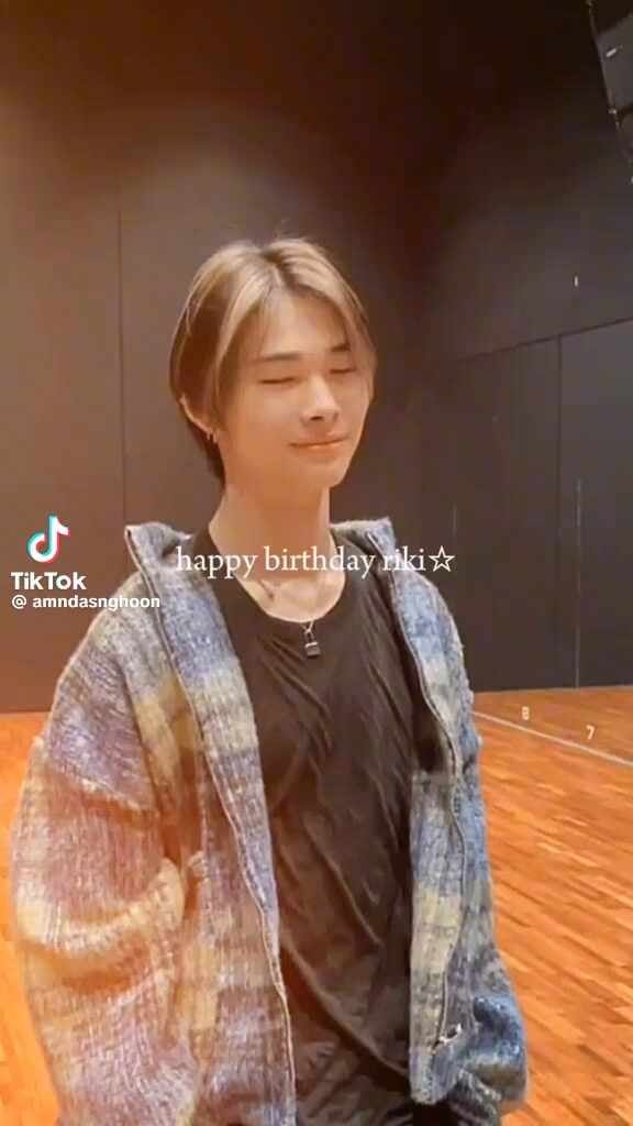 ENHYPEN Community Post - HAPPY BURTHDAY TO YOU🎶 HAPPY BIRTHDAY DEAR ...