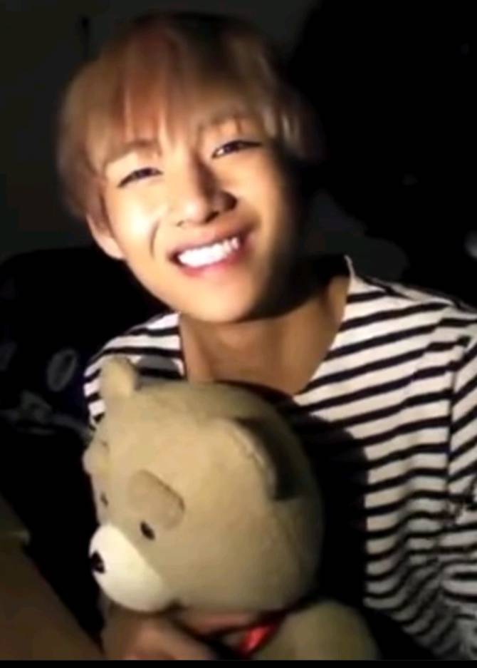 Bts Community Posts To V 친애하는 행복한 소년 사랑하는 태형아 이 글을 안 읽으실 수도 있겠지만