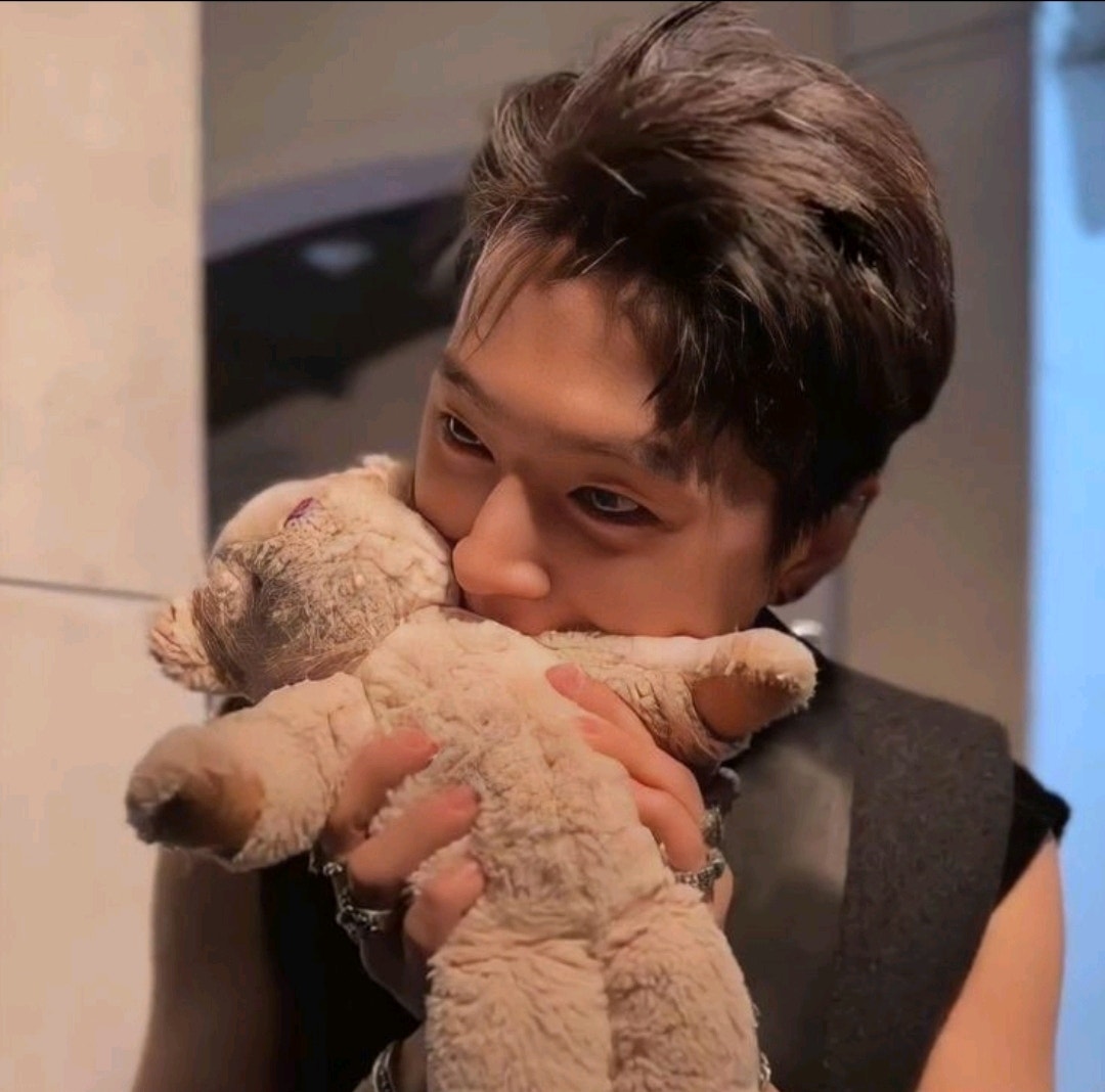 ENHYPEN Community Post - Day 9：Jay doing Aegyo 🐈‍⬛ how can he be so ...