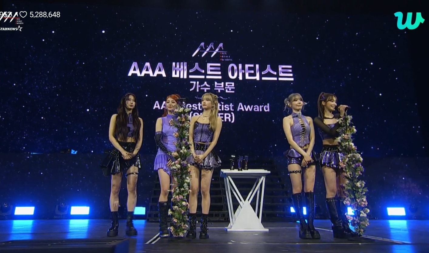 LE SSERAFIM Community Post - 예! AAA 2023에서 3개의 상을 수상했습니다! 정말 행복해요, 축하해요 ...