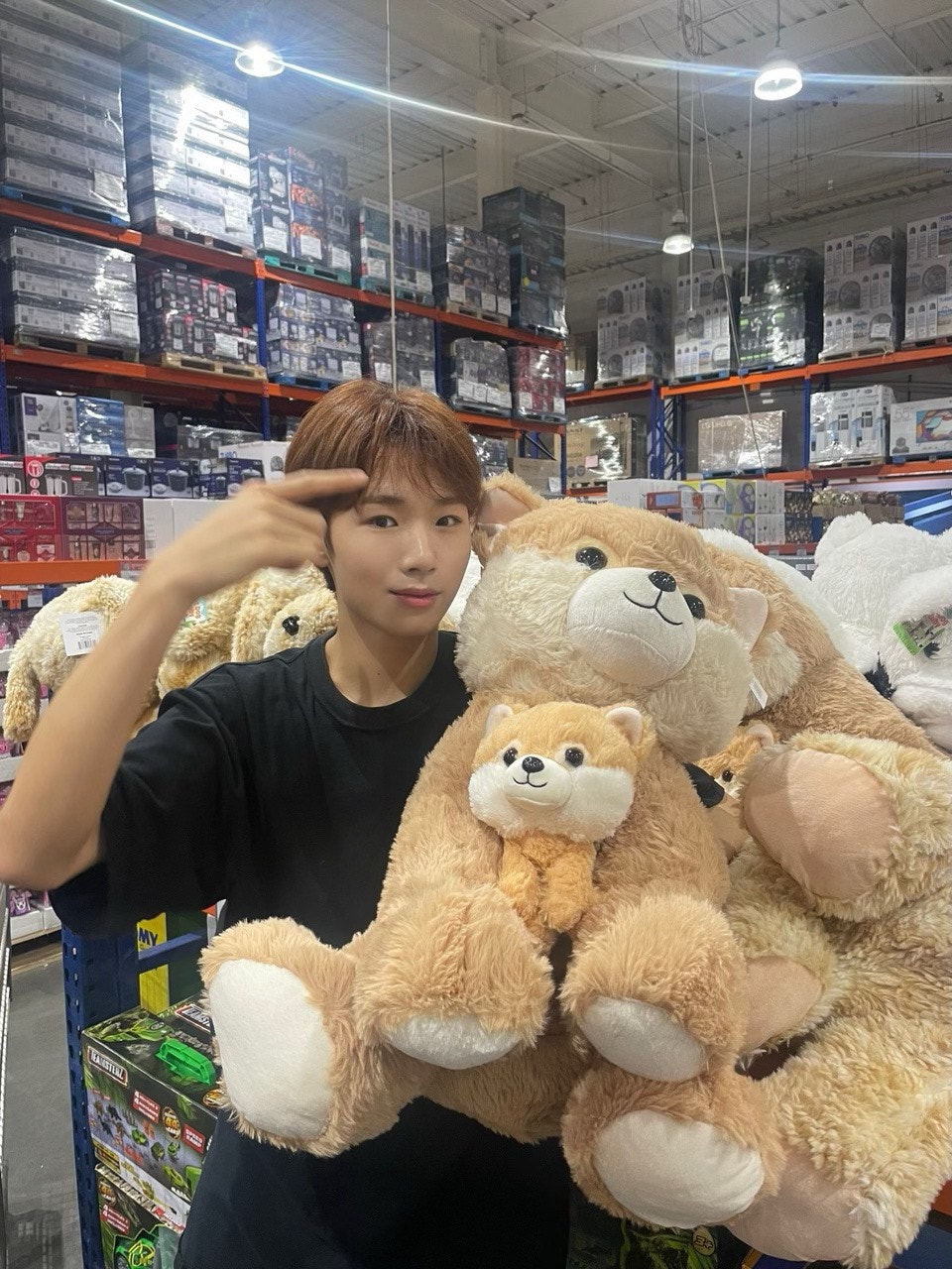 WHIB Community Post - Mart!!🤭 어려진 기분ㅋㅋ - WONJUN