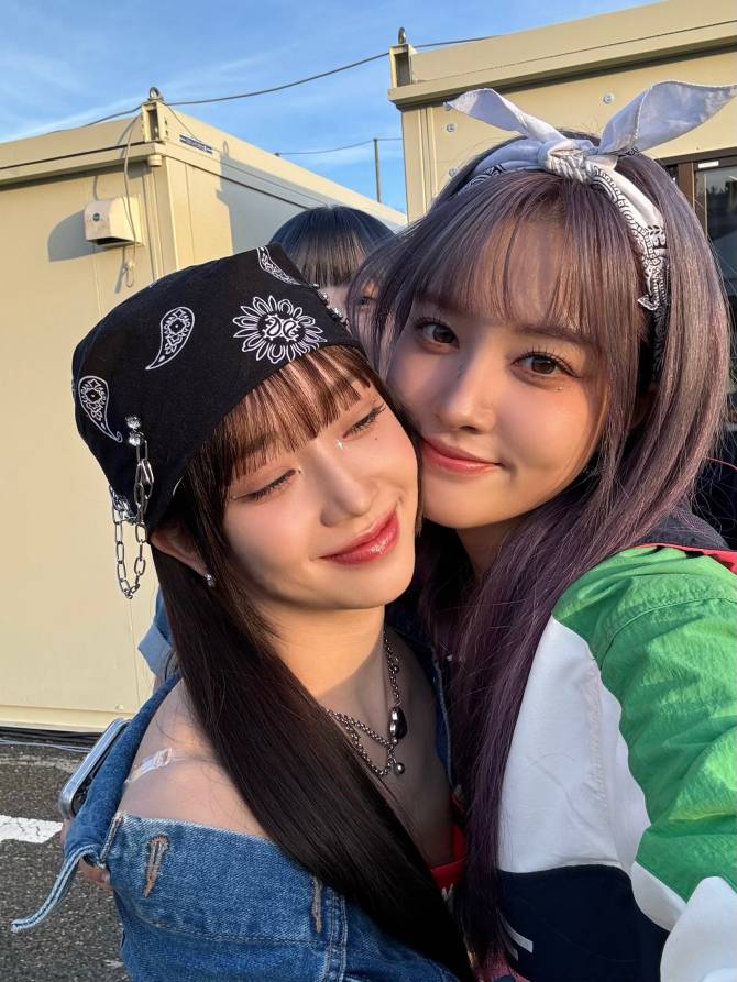Stayc Community Posts 윤씨랑 찍는데 세은씨가 들어온 거 있죠 Sumin