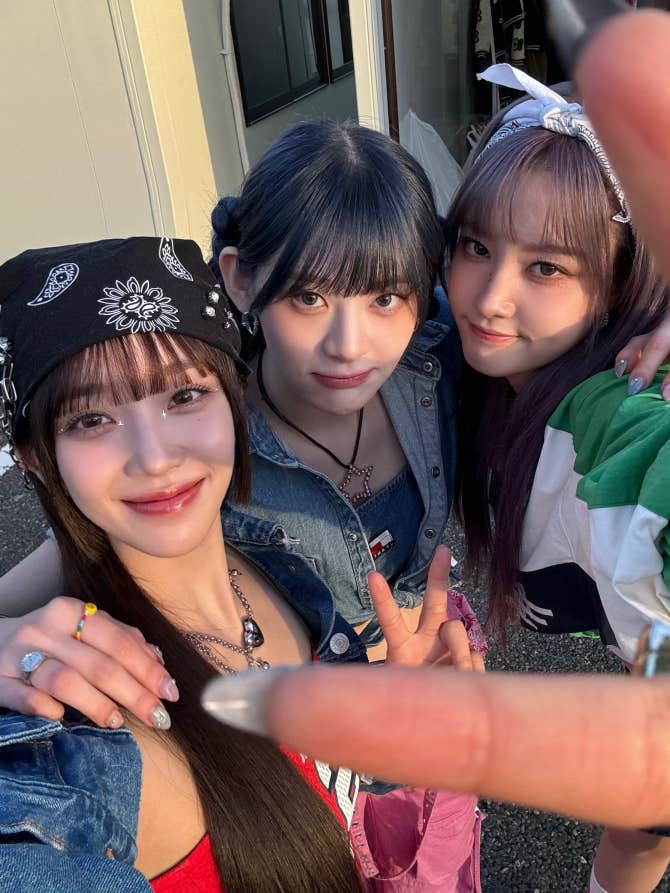 Stayc Community Posts 윤씨랑 찍는데 세은씨가 들어온 거 있죠 Sumin