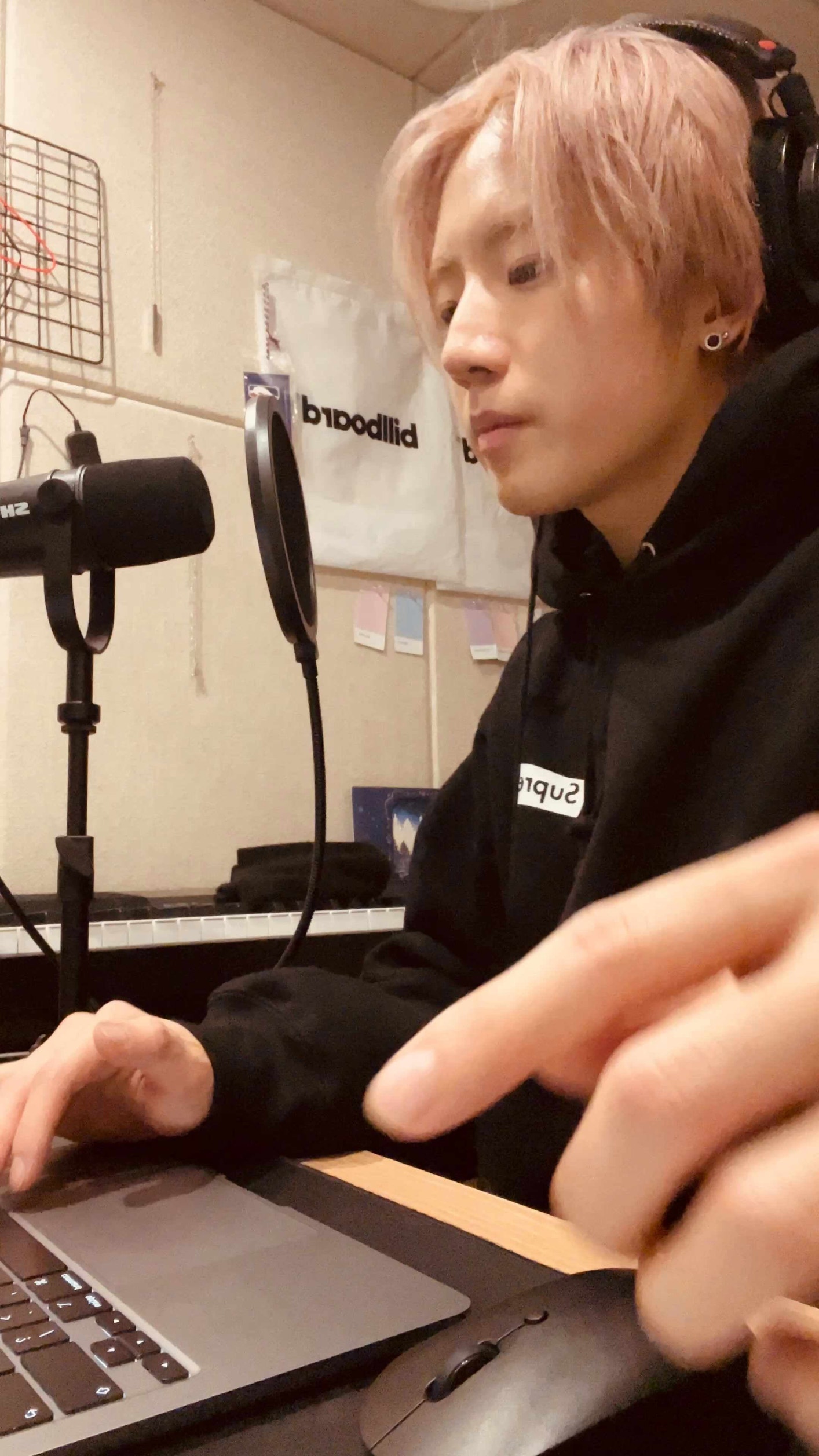 JUSTB Community Post - 제대로 된 거 올리기 전에 이제 practice vid keshi - understand got some little voice ...