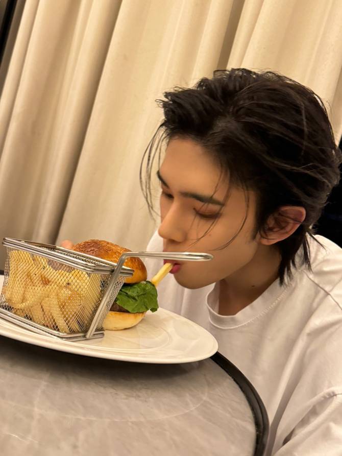 Lun8 Community Post 맛있는 햄부기 Chael