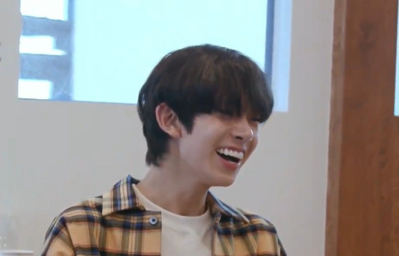 ENHYPEN Community Posts - Day 4 Heeseung Laughing 🦒💕 i can watch him ...