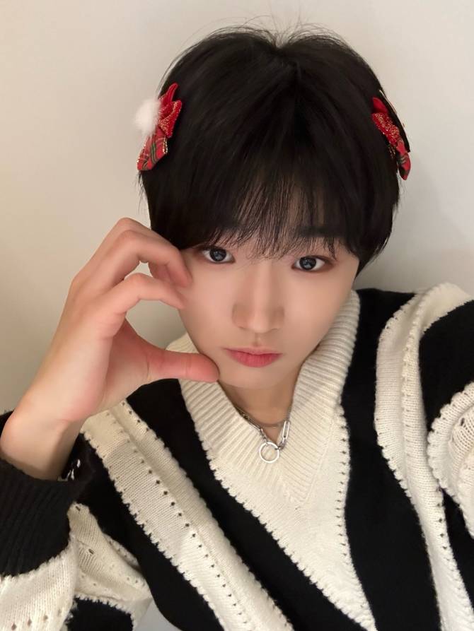 Lun8 Community Post 크리스마스 잘 보내고 계신가요 추우니까 따뜻하게 입고 감기 조심하세여 다치지 말고