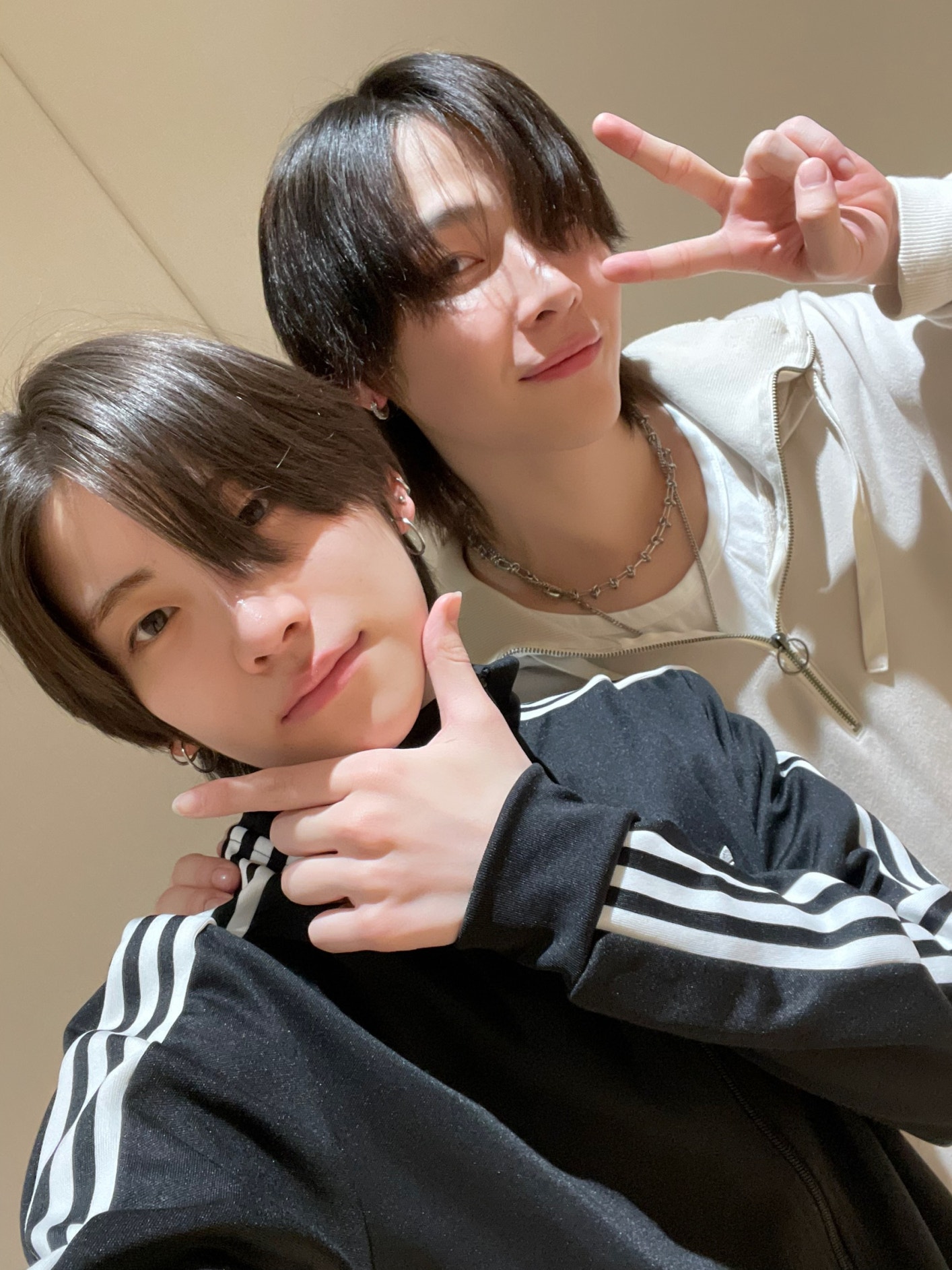 &TEAM Community Posts - 둘이서 찰칵🐱🐱냥 - YUMA