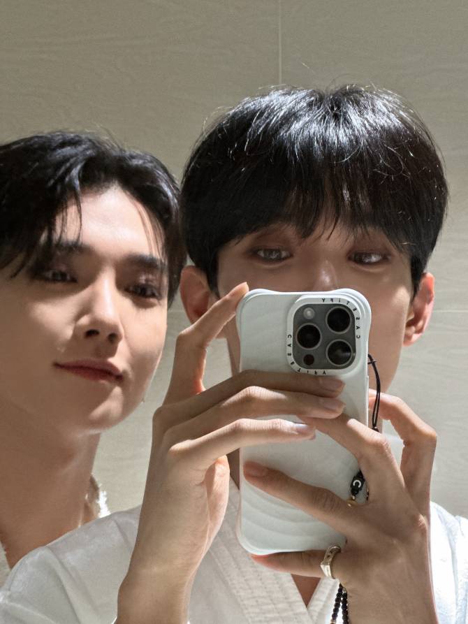 Seventeen Community Post 울 슈아형 생일 축하해🤍 오늘 하루 아주 행복한 하루 보내자 형🖤 겸슈 사진좀