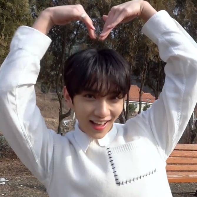 Seventeen Community Post 젠틀섹시한 홍조슈아 생일 축하해 생일 축하해 멋진 아이돌의 생일을 축하합니다