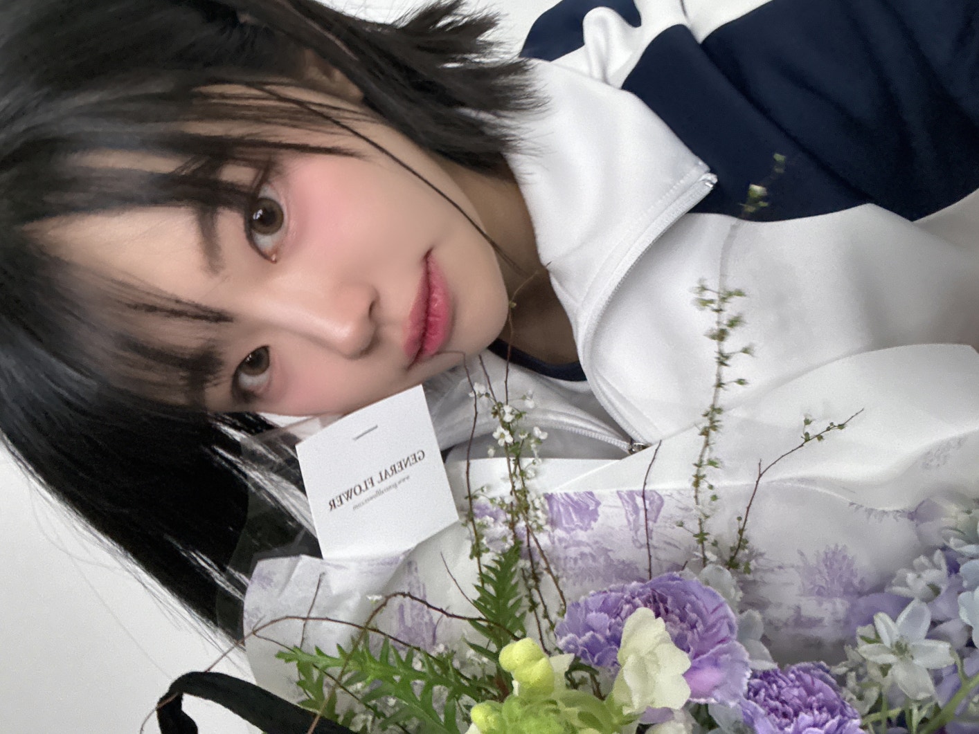 Qwer Community Post 너무나 두근거렸던 오늘🥺 마니또를 세상에 보여준 멋진 하루 함께해줘서 너무나 고마워요 ️ 쵸 위버스에 돌아왔다 오랫동안 오지
