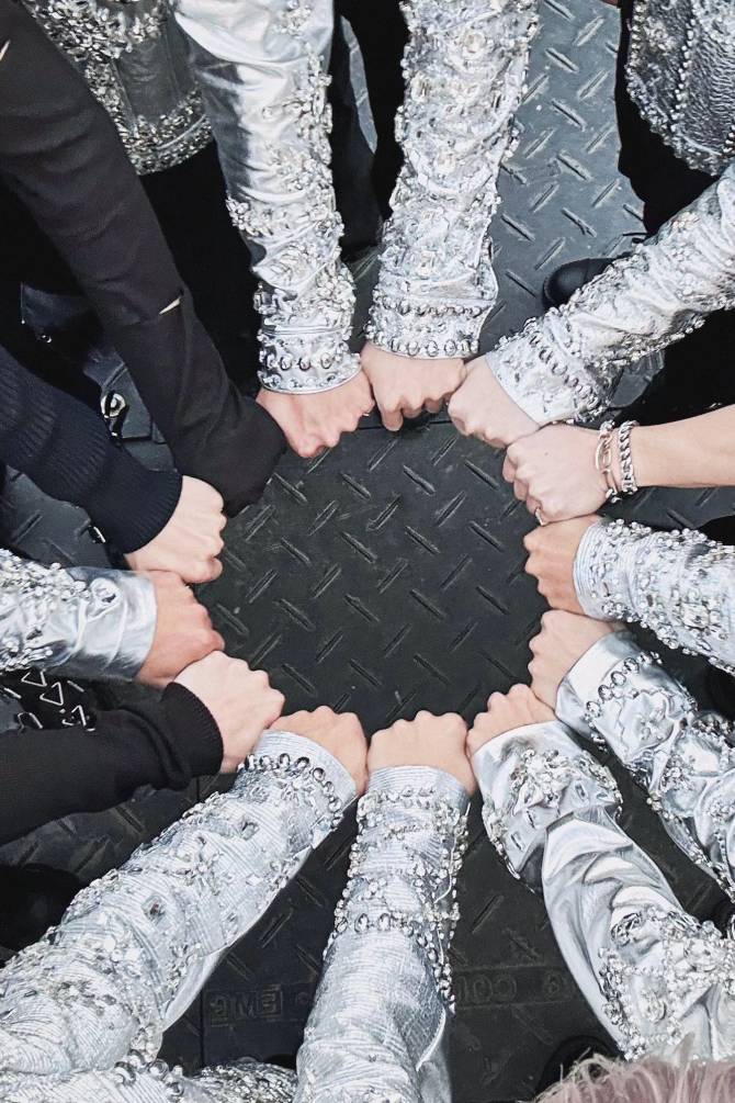 Seventeen Community Posts 약속을 지키는 13인 서로를 지켜주는 13인 서로를 아끼는 13명인 서로를