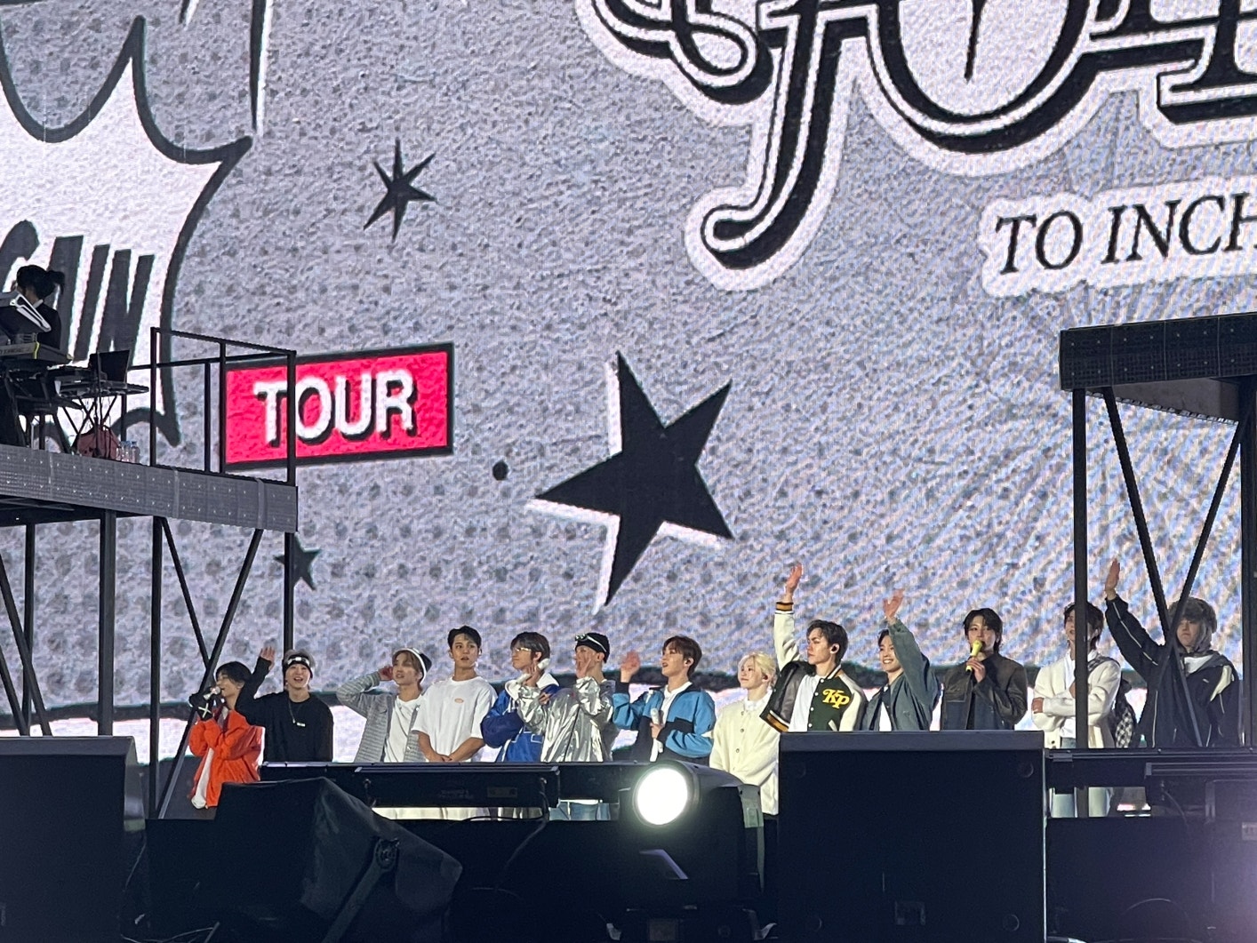 Seventeen Community Post 세븐틴 좋아하는건 진짜 웃고 도 울는 일이네 오늘 콘서트 너무 행복한데