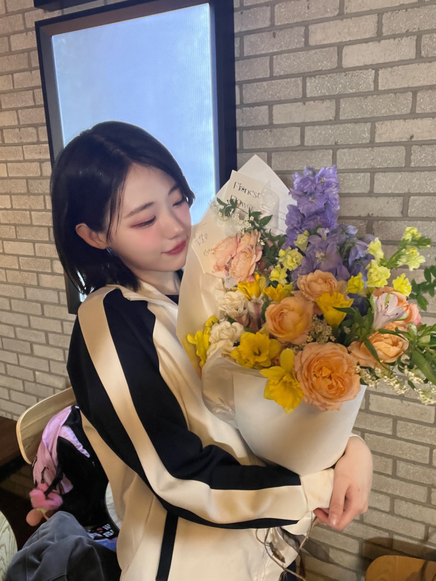 Qwer Community Post 너무나도 행복했던 오늘💙 열심히 준비한 앨범으로 이렇게 바위게들을 다시 찾아올 수 있어