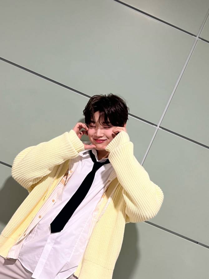 Lun8 Community Post 러베이트으🩵 벌써 2집 음악방송 활동이 끝났네여ㅠㅠ 엄청 빨리 시간이 지난 거 같아요