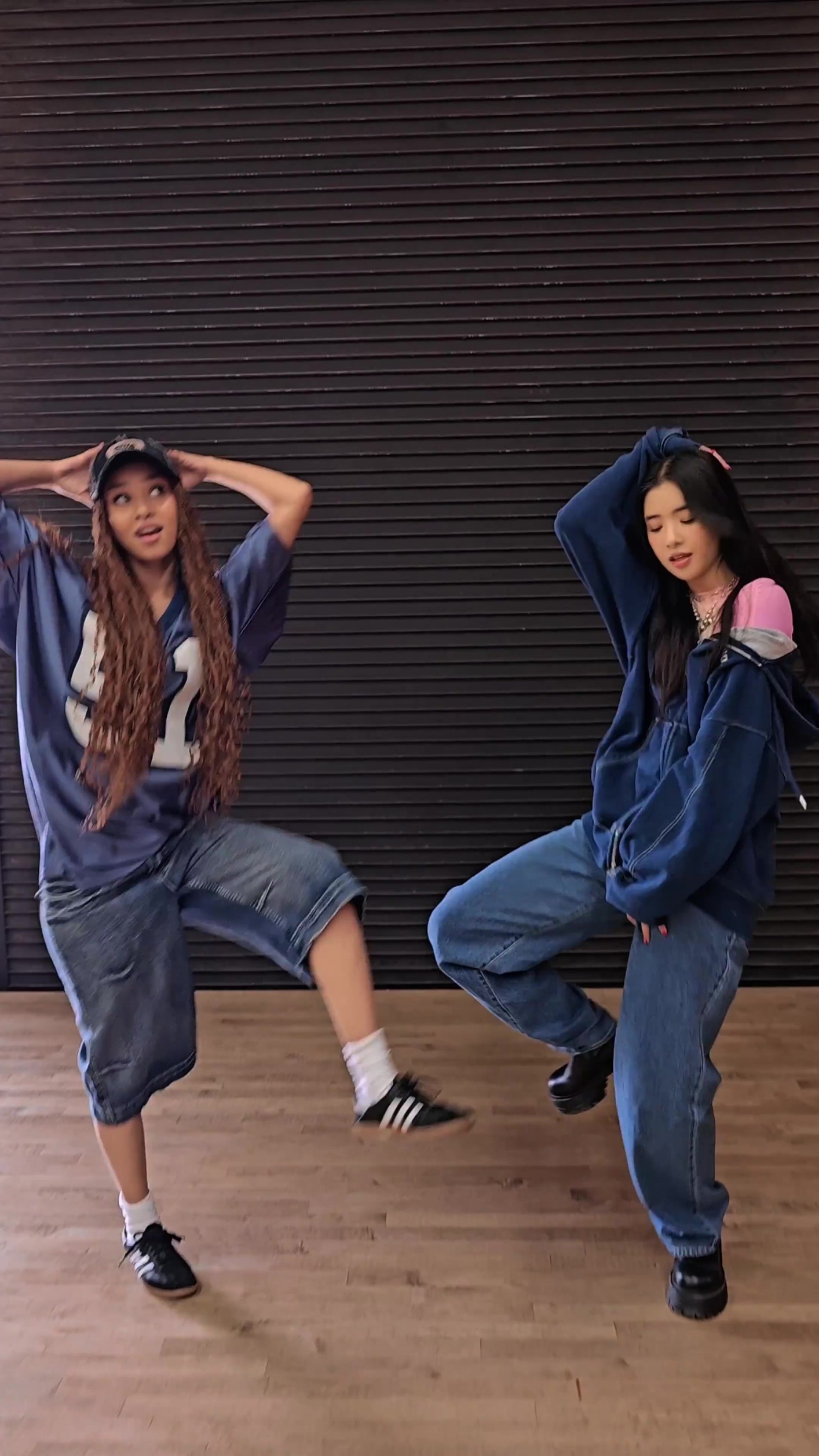 Weverse KATSEYE Media - Donkey Donk