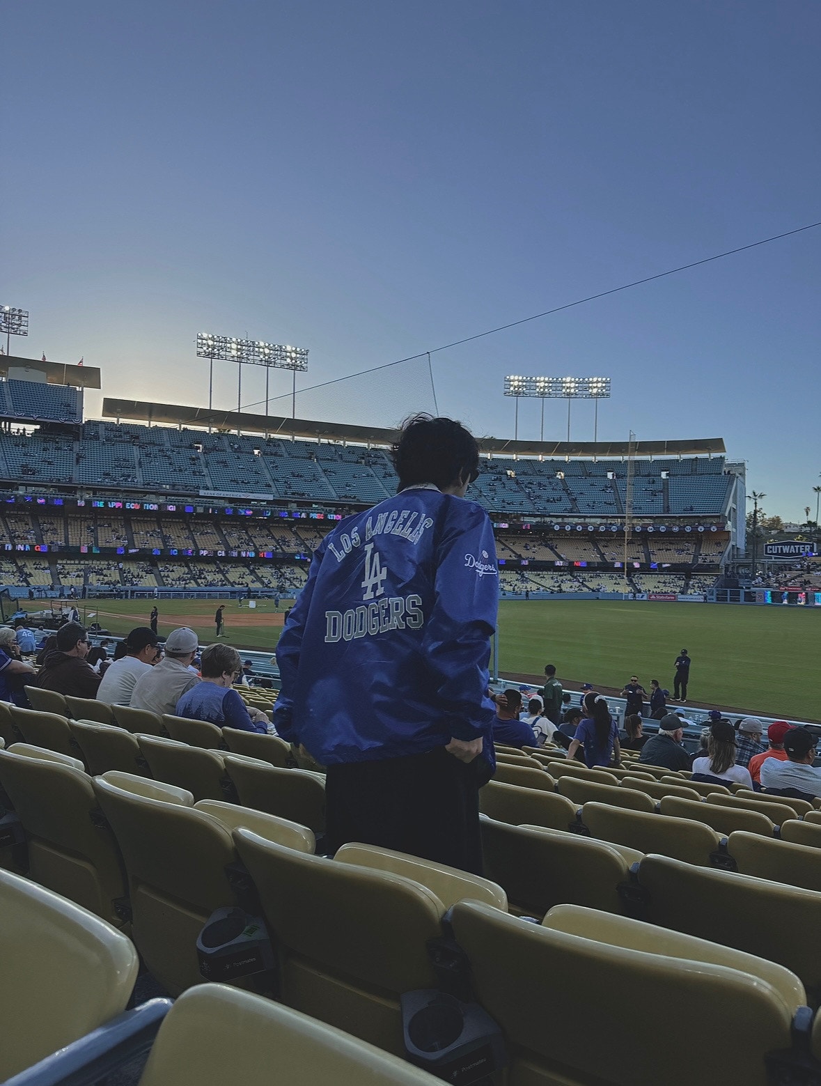 JUSTB Community Post - LA ️☮️ - DY