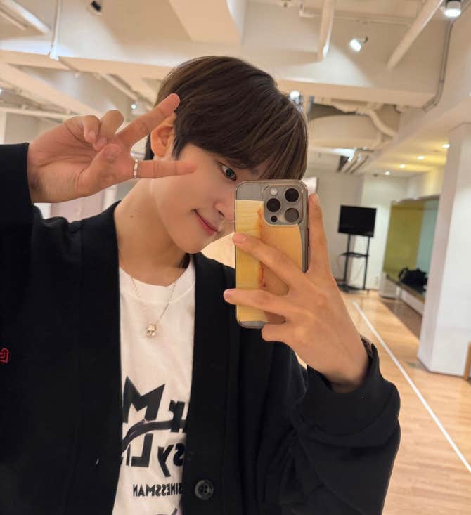 Lun8 Community Posts 오늘 하루도 고생했어요오 오늘도 꿈 없이 편안한 밤 보내요 잘 자요 ㅎㅎ Jinsu