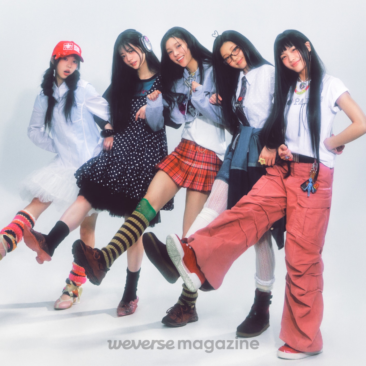 Weverse ILLIT Image - [Magazine] ILLIT Other Cuts - Group Shots