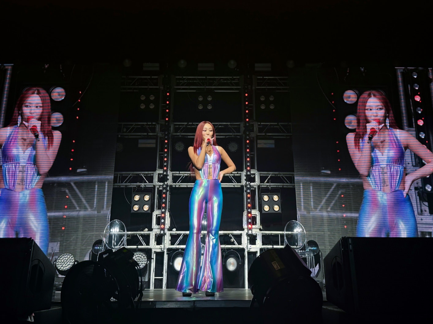 HYOLYN 커뮤니티 포스트 - Thank you so much! Hong Kong BAE🥲🩷 - 효린