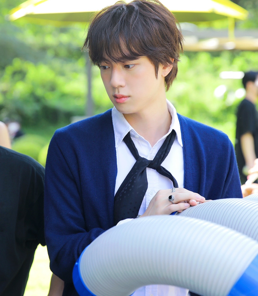 BTS Community Post - #dear_jin_from_army JINくんこんばんは🌙 どんなI日でしたか？ 朝は少し寒かったけど 午後からは暖かくなったよ 買い物帰りの車🚗 ...