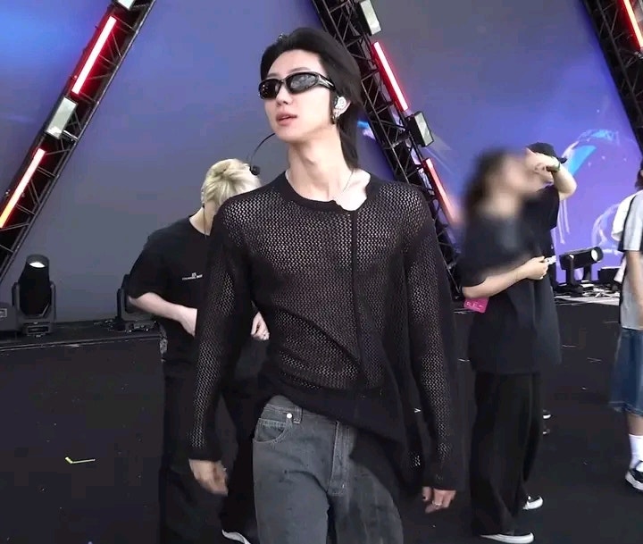 SEVENTEEN Community Posts - uhm.... M-Mr. Xu?