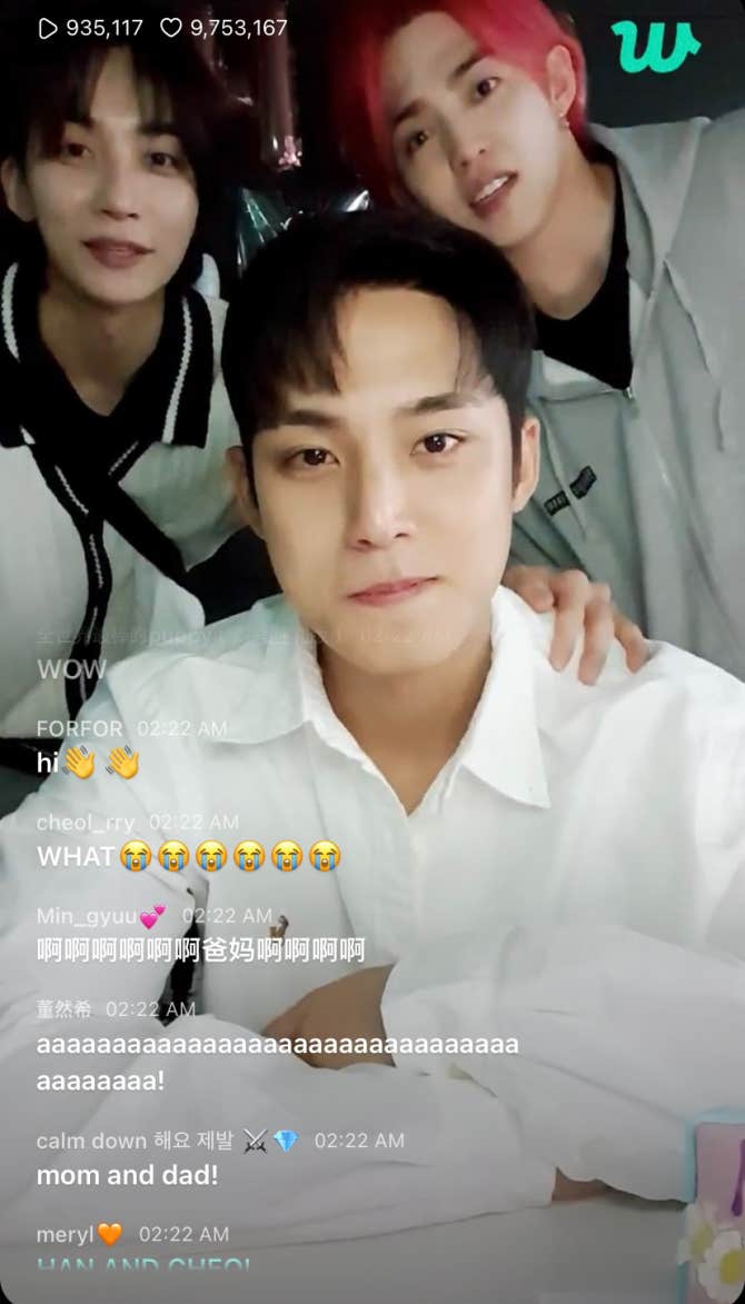 Seventeen Community Post 그의 생일을 처음으로 봤어 🫶 승철과 정한이 방문했어 생일 축하해 자기야🧡