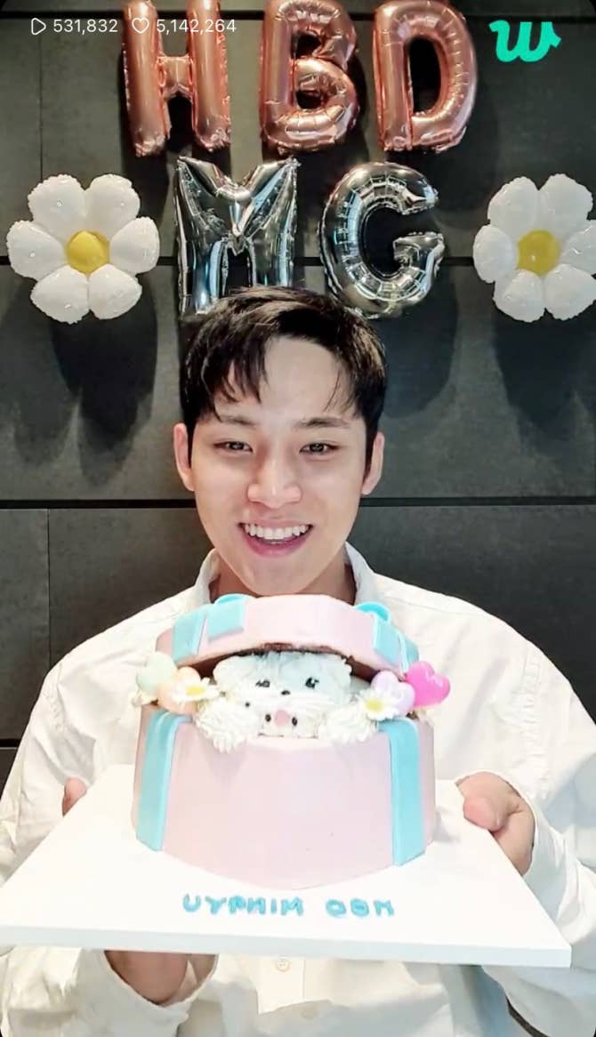 Seventeen Community Post 그의 생일을 처음으로 봤어 🫶 승철과 정한이 방문했어 생일 축하해 자기야🧡