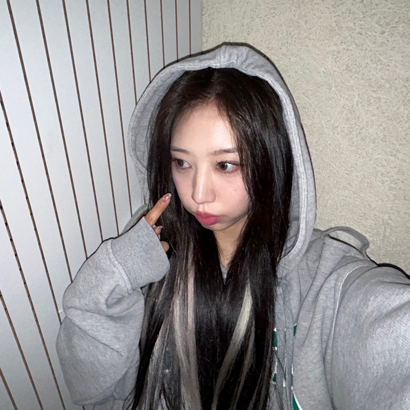 Secret Number Community Posts 날씨가 엄청 따뜻해졌어요🌸 일교차가 크니까 감기조심 꽃가루 알러지도
