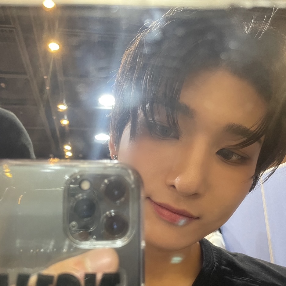 Nowadays Community Post 오늘의 셀카 아낌없이 보내드립니다 초큼 부끄러운 하루였다~😅 Yeonwoo