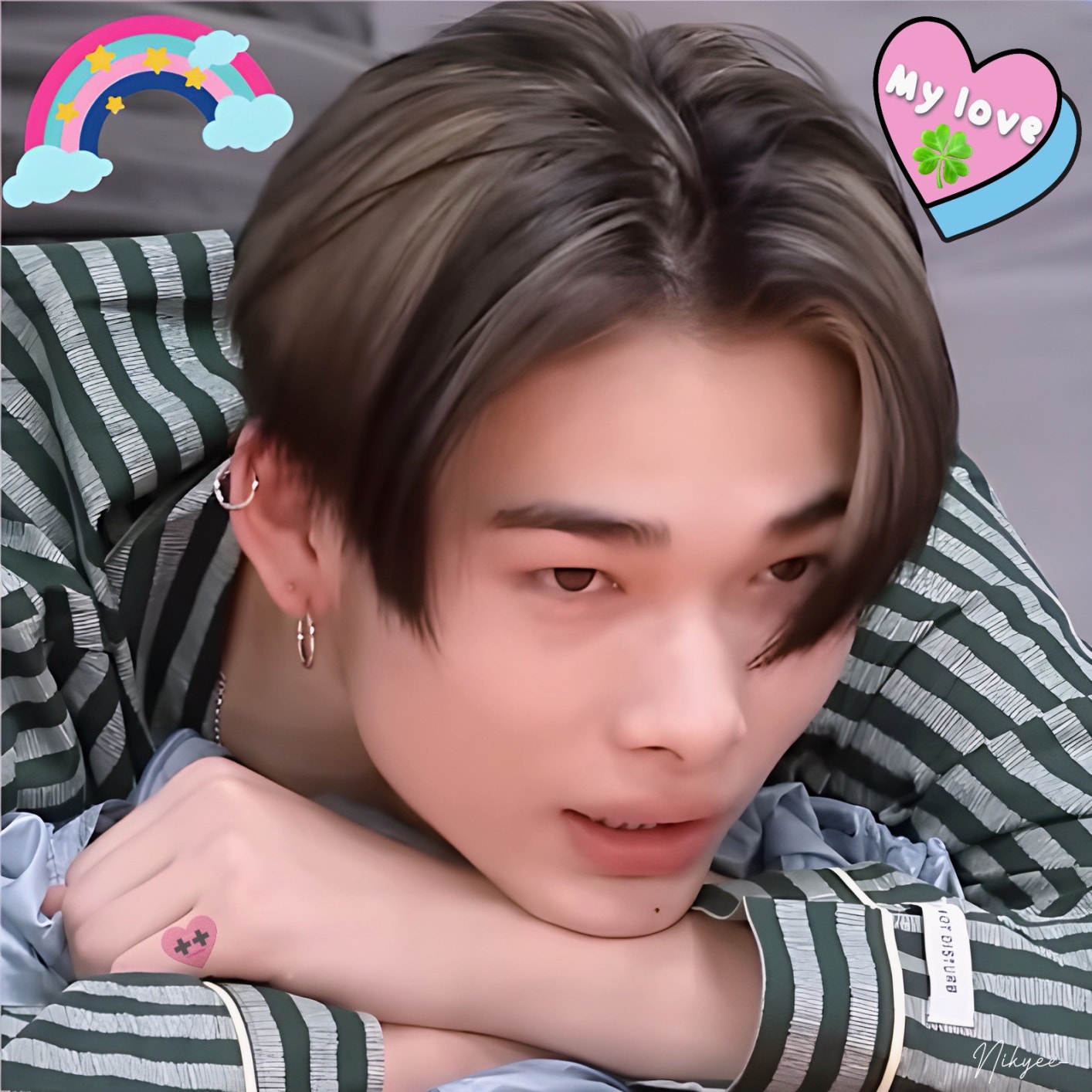 Enhypen Community Post Toniki 니키 ️ 바쁜 나날 수고했어☘️ 대만에 잘 도착해서 다행이야😌 機内で少しでも身体休められたかな🍀 ️출발 전에