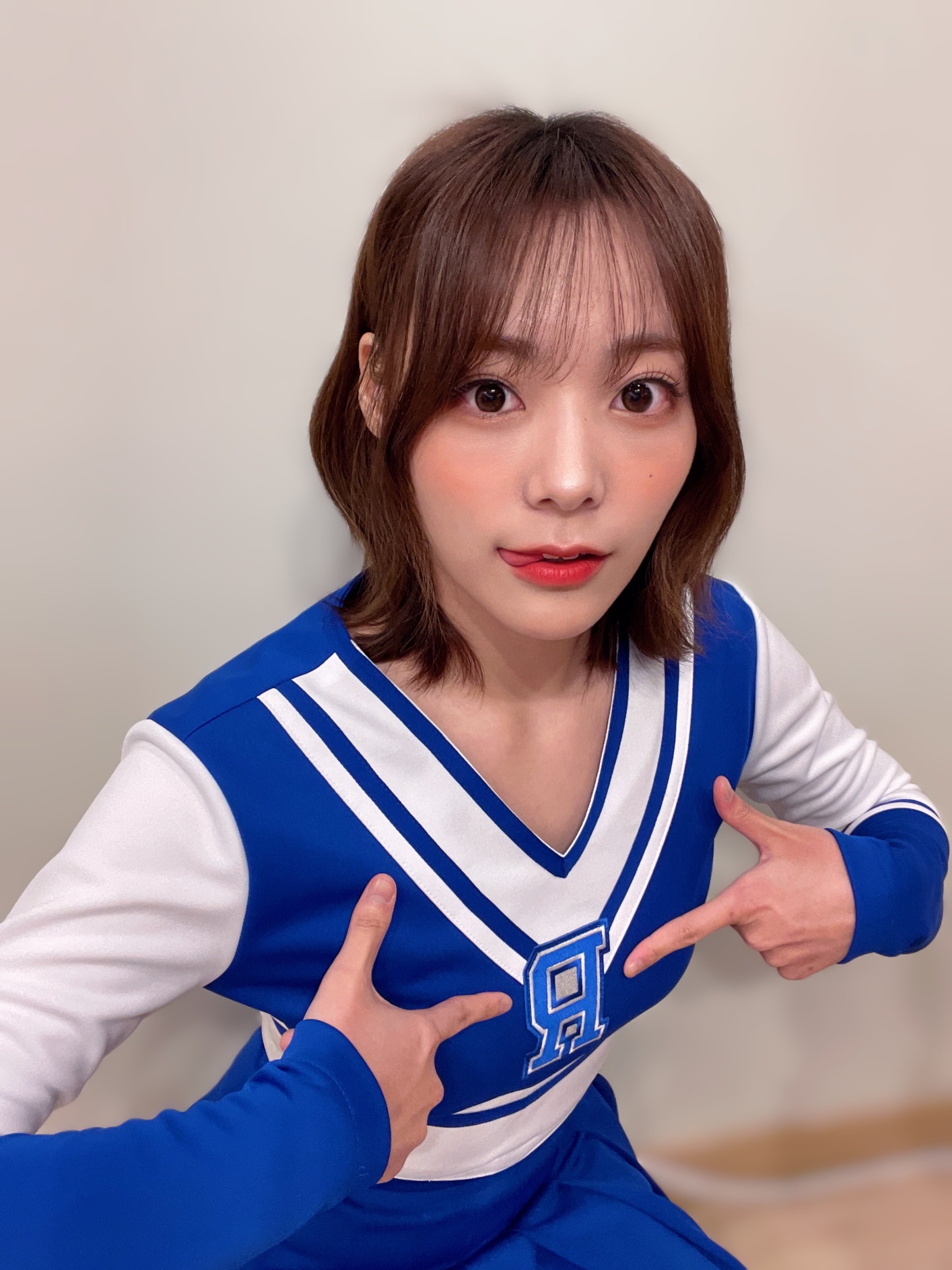 Qwer 커뮤니티 포스트 오늘 컴백 후 첫 팬싸인회 영통 팬싸 너무 너무 재밌었어요