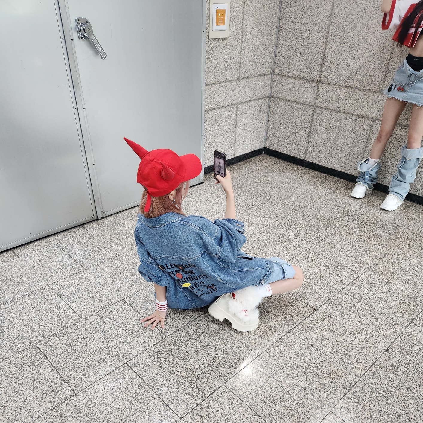 Wooah 커뮤니티 포스트 요 사진 보고 와우들의 소확행이 되길 ️ 너의 이 열정 감동이야 와우들도 행복하게 웃길🤭 요즘