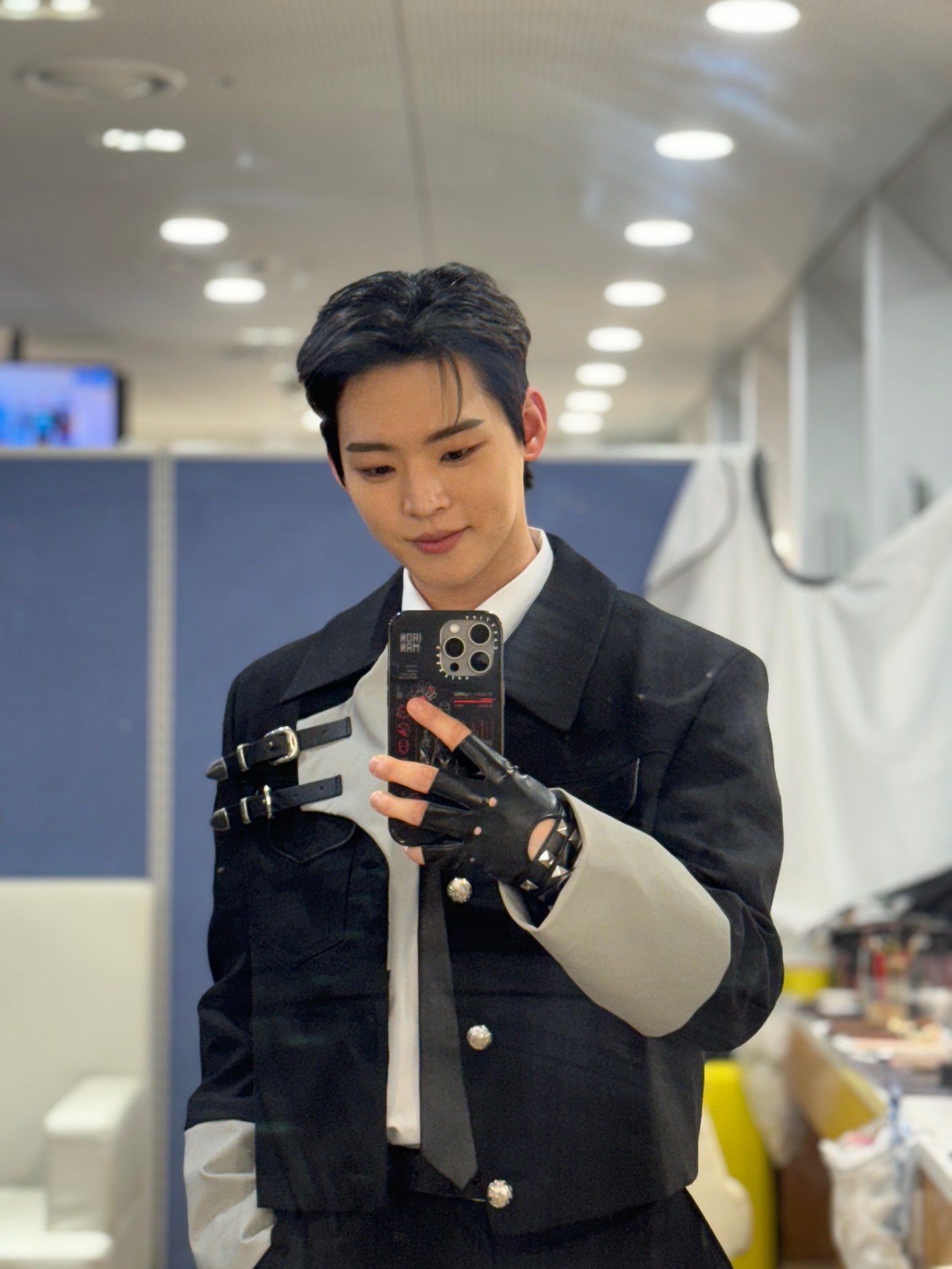 Onf Community Post 목요일도 끝나가네요 오늘도 응원해줘서 고마워요🥰 푹 쉬고 좋은 밤 보내요 퓨즈들💕 사랑해요