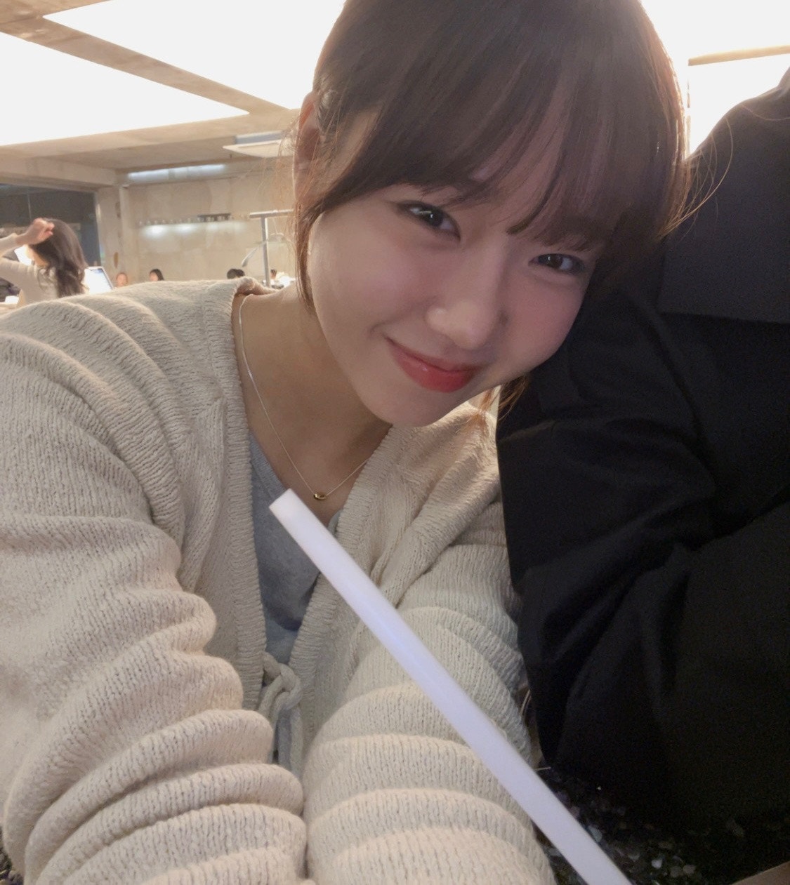 Weki Meki 커뮤니티 포스트 나에게 어깨를 빌려준🤎 가현이😆 최유정