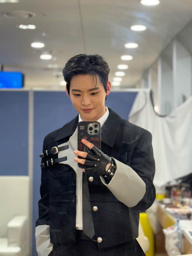 Onf Community Post 목요일도 끝나가네요 오늘도 응원해줘서 고마워요🥰 푹 쉬고 좋은 밤 보내요 퓨즈들💕 사랑해요