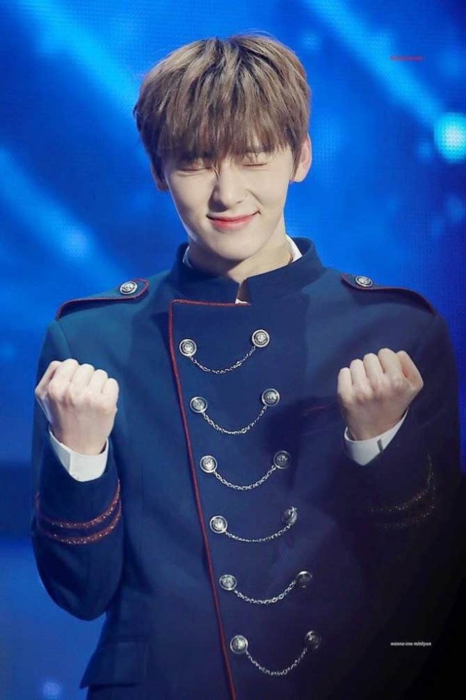 Hwang Min Hyun Community Post μ€λΉ π§‘ μ μ¬λ°₯λ λ λ νκ³ λ§μκ² λ§λλ§λ λμ
¨μ΄μ€ μ€λμ λ€νν λ―ΈμΈ