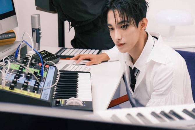 Seventeen Community Posts ๋นํ์ธ๋๐ค๐ค ์ด์ฌํ ์ฐ์ ์ฌ์ง์ด๋๊น ์ด์๊ฒ ๋ด์ค ์บ๋ฟ๋ค~ Dk