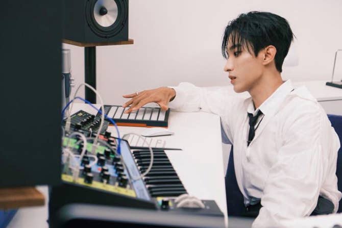 Seventeen Community Posts ๋นํ์ธ๋๐ค๐ค ์ด์ฌํ ์ฐ์ ์ฌ์ง์ด๋๊น ์ด์๊ฒ ๋ด์ค ์บ๋ฟ๋ค~ Dk