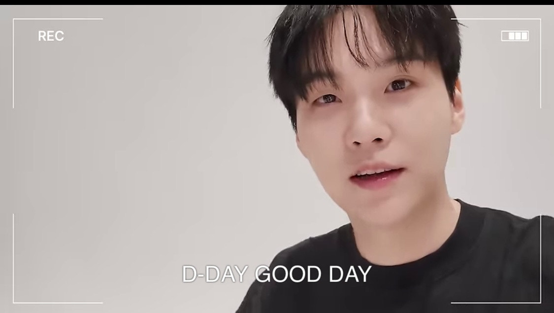 Bts Community Posts ユンギへ D Day1周年おめでとう💜🐱 D Day Good Day！！！！ 2025年はあっと