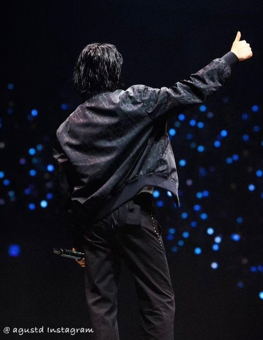 BTS Community Post - ユンギさんの背中… 逞しくて 力強くて それでいて 優しい温もりを感じる背中… この背中と 『 7 ...