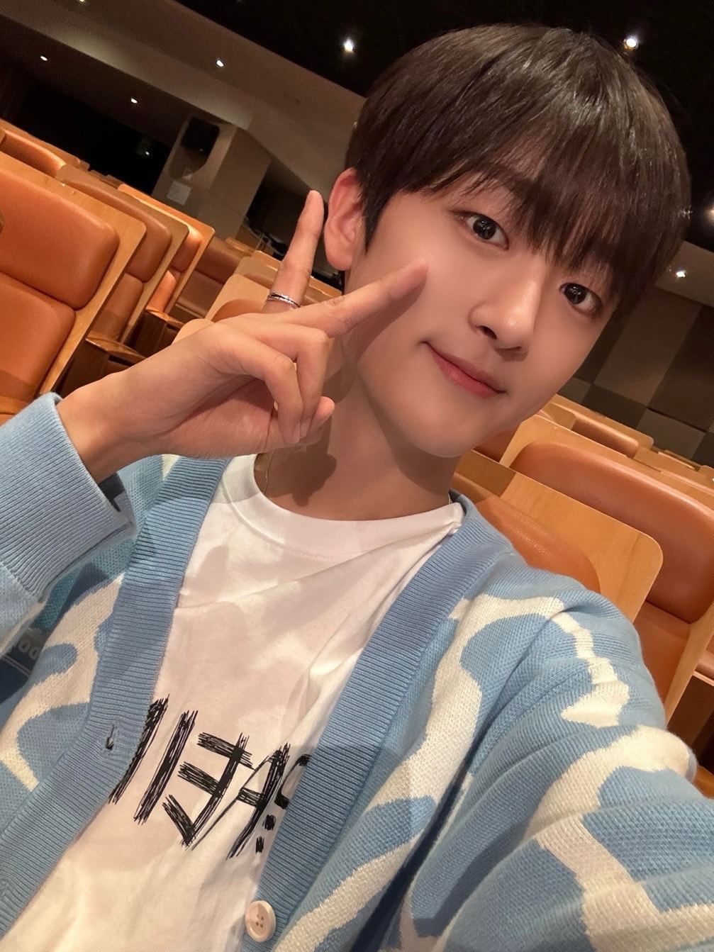 LUN8 Community Post - 잘 자아 🫸💗 💞 💓 💘 💖 🩶 🤍 - JinSu