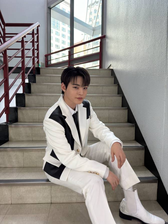 Post De La Comunidad Onf 많이 많이 사랑해요 퓨즈들🥰 덕분에 생일 행복하게 보냈어요🫰🏻 오늘 푹 자구
