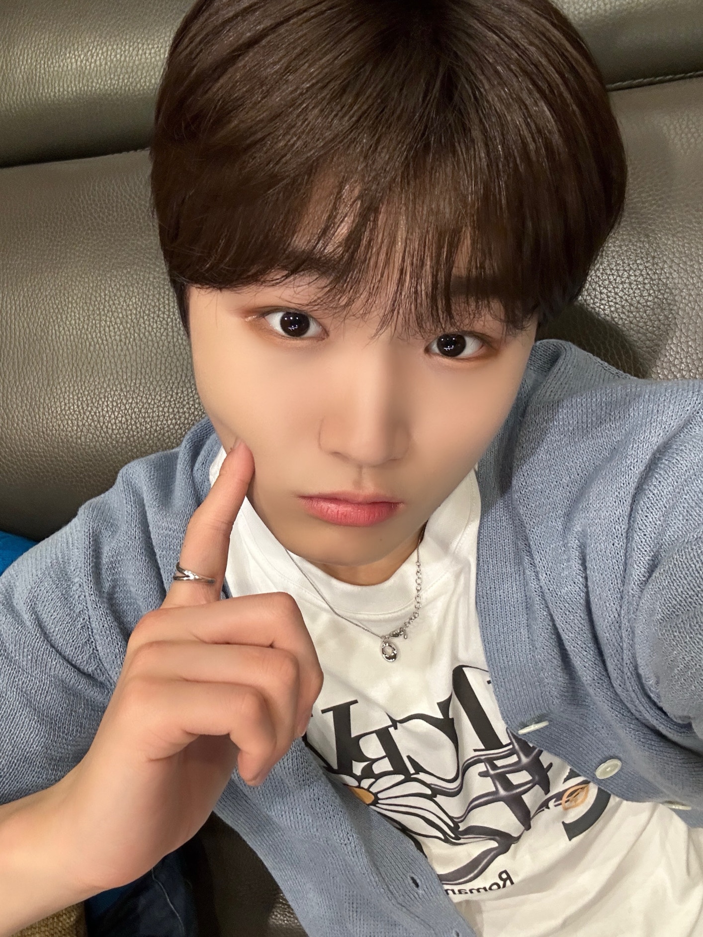 Lun8 커뮤니티 포스트 섭노추🎧 도영 선배님의 새봄의 노래 나오자마자 계속 듣고 있는데 너무너무 좋아요🥰🥰 바로 제 플리