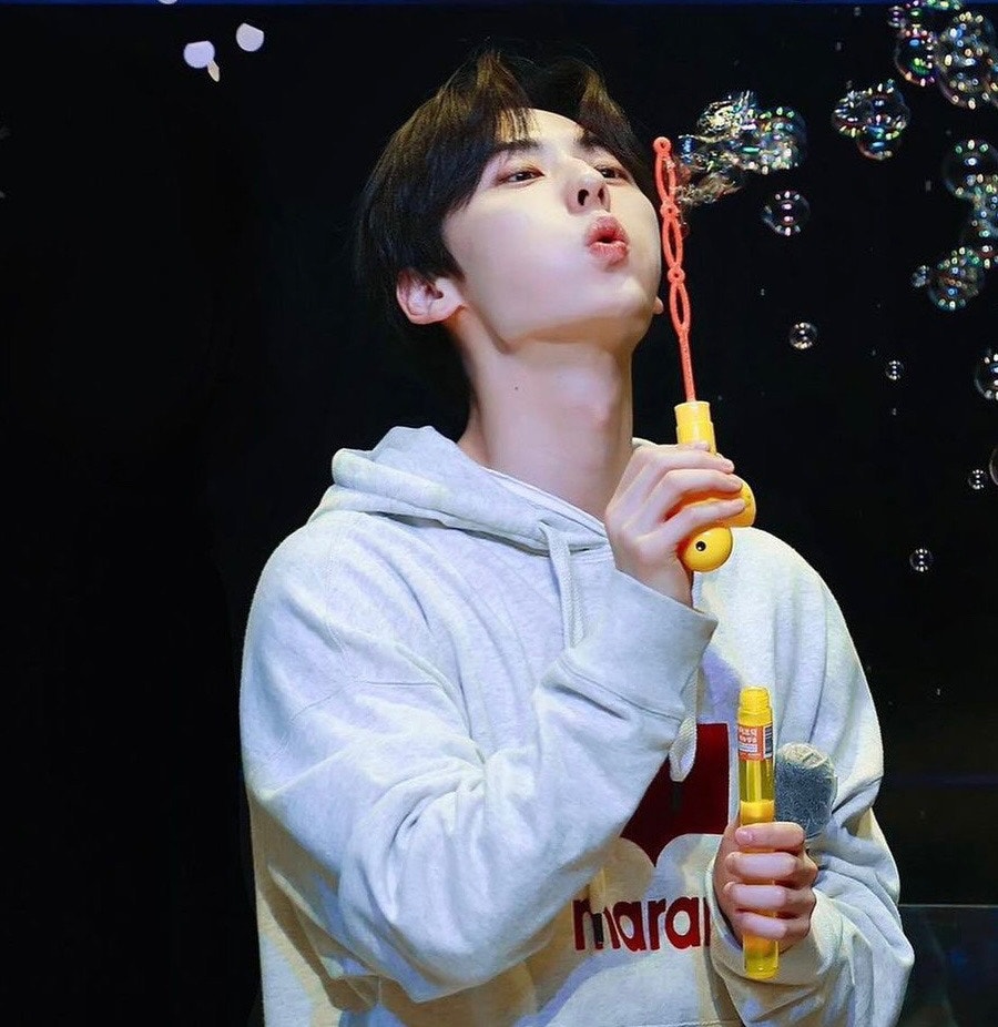 Hwang Min Hyun Community Post D 604🫡 대장 오늘 아침에 왔다 오늘 날씨 은근 쌀쌀해서