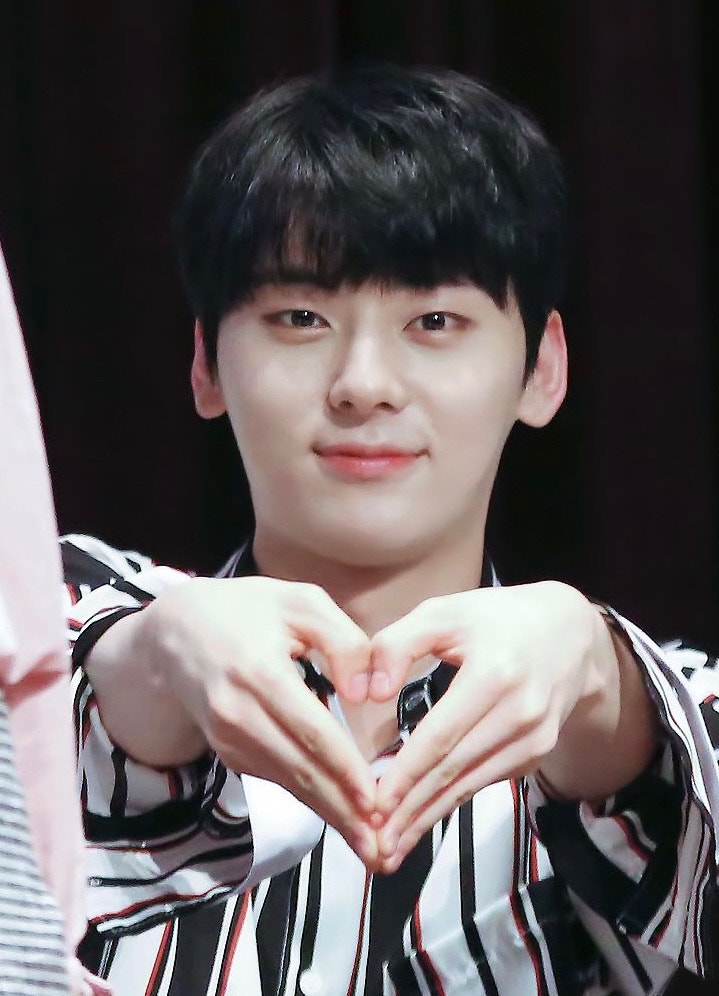 Hwang Min Hyun Community Post 좋은아침이예요☺️ 출근준비로 바쁘시더라도 아침은 든든히 챙겨 드세요🧡
