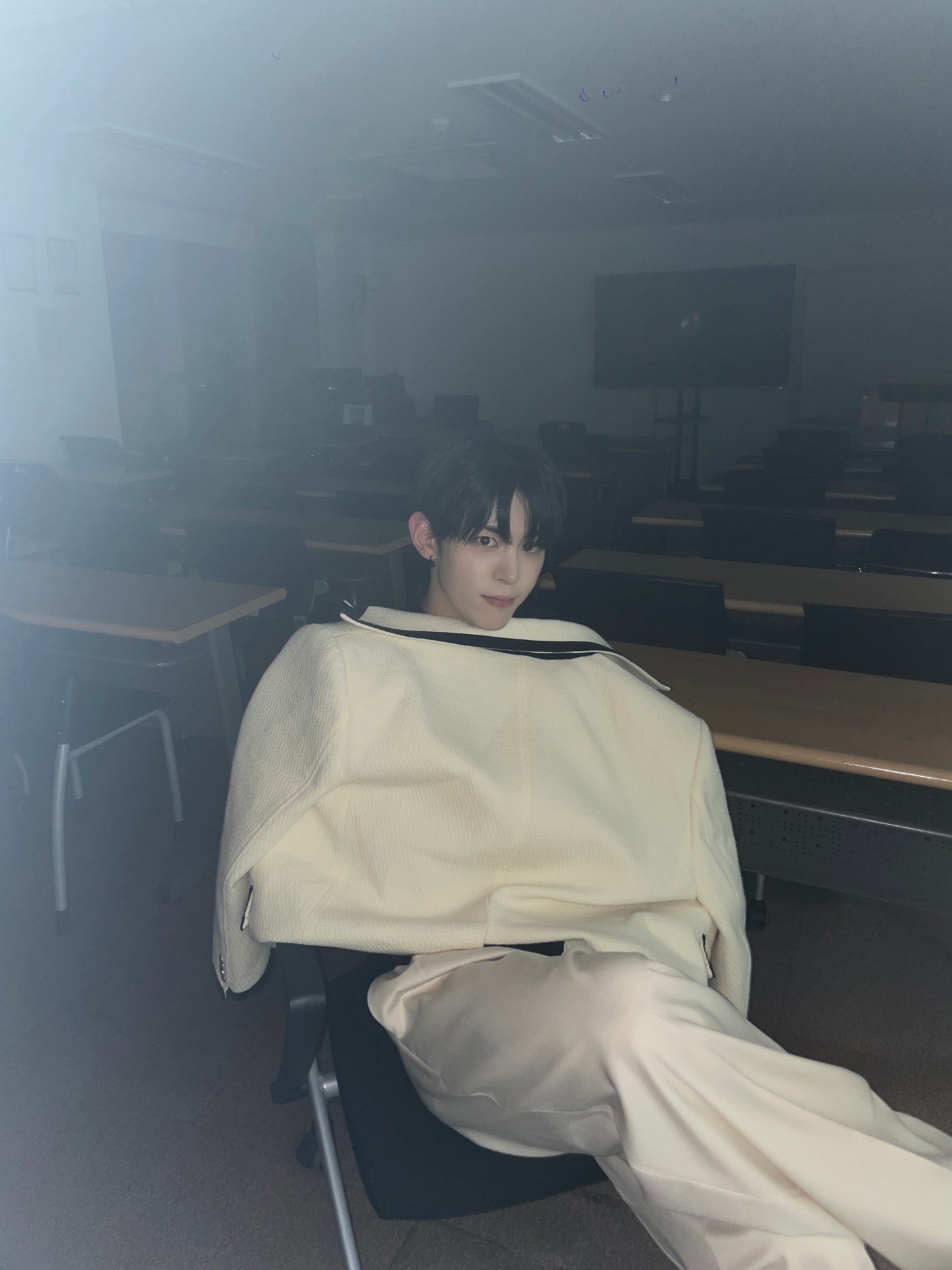 Nowadays 커뮤니티 포스트 어제 많은 분들께서 셀카랑 풍경 사진 찍는 팁을 알려주셨더라구요 다 읽어보고 한번 찍어