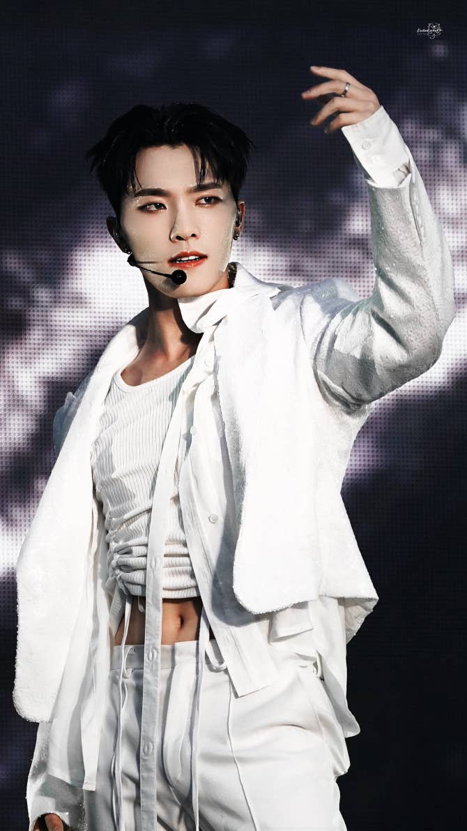 Seventeen Community Post 디노야🫢 아니 찬아 찬이 웃을 때 입꼬리 너무 예쁘지 않아요